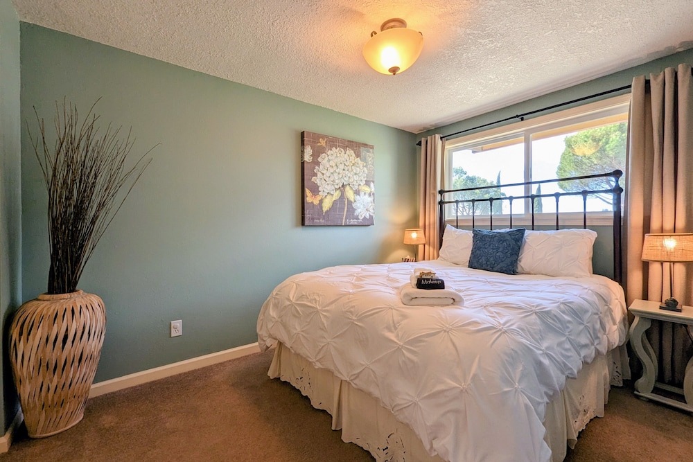 Country View Cottages, Stylish, Comfy, Uncorked Cottage Near Downtown Carlton - Carlton, OR