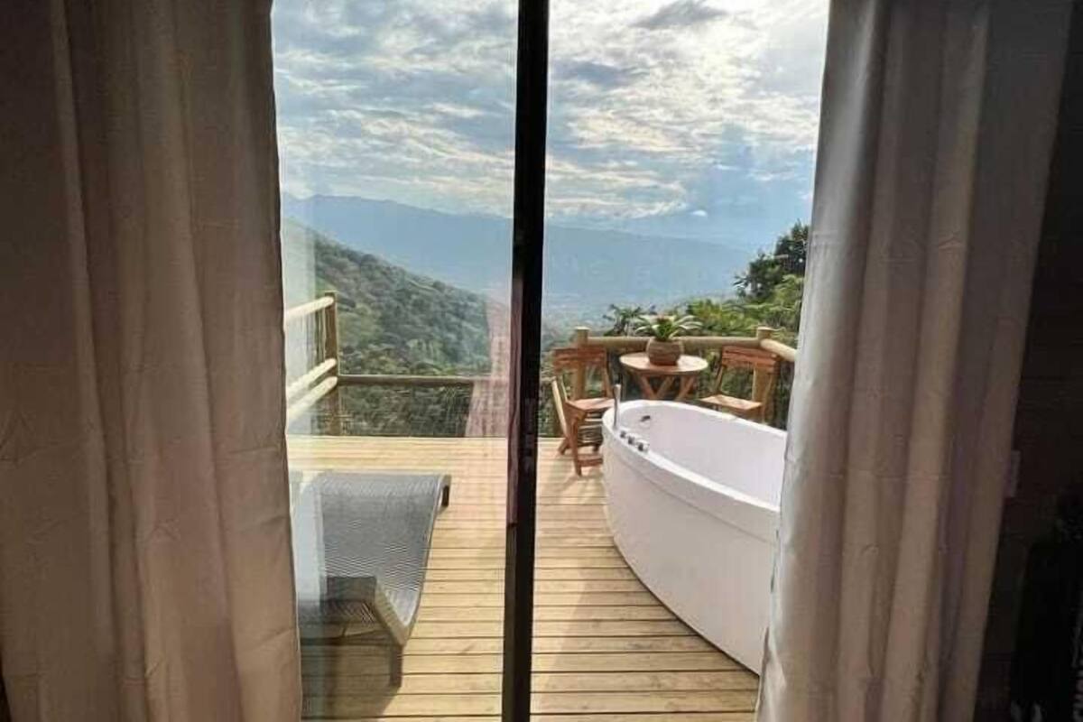 Chalé, 1 cama de casal, banheira | 1 quarto, frigobar, quartos à prova de som, roupa de cama