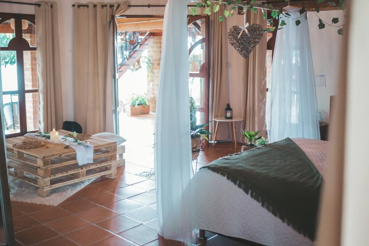 Quarto luxo, 1 cama de casal, suíte | 1 quarto, frigobar, quartos à prova de som, roupa de cama