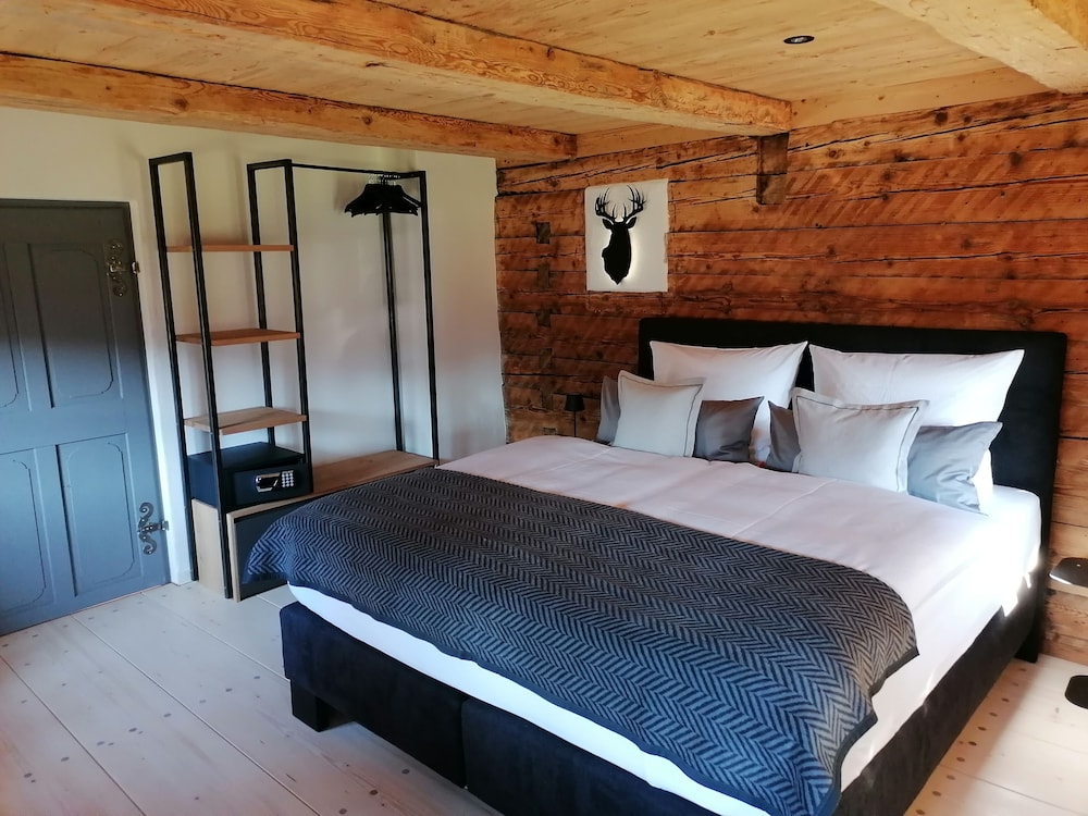 Ferienhaus Geigelstein, 2 - 8 Personen, Wohnzimmer, 4 Schlafzimmer Mit Dusche/wc, Küche, Wlan - Übersee
