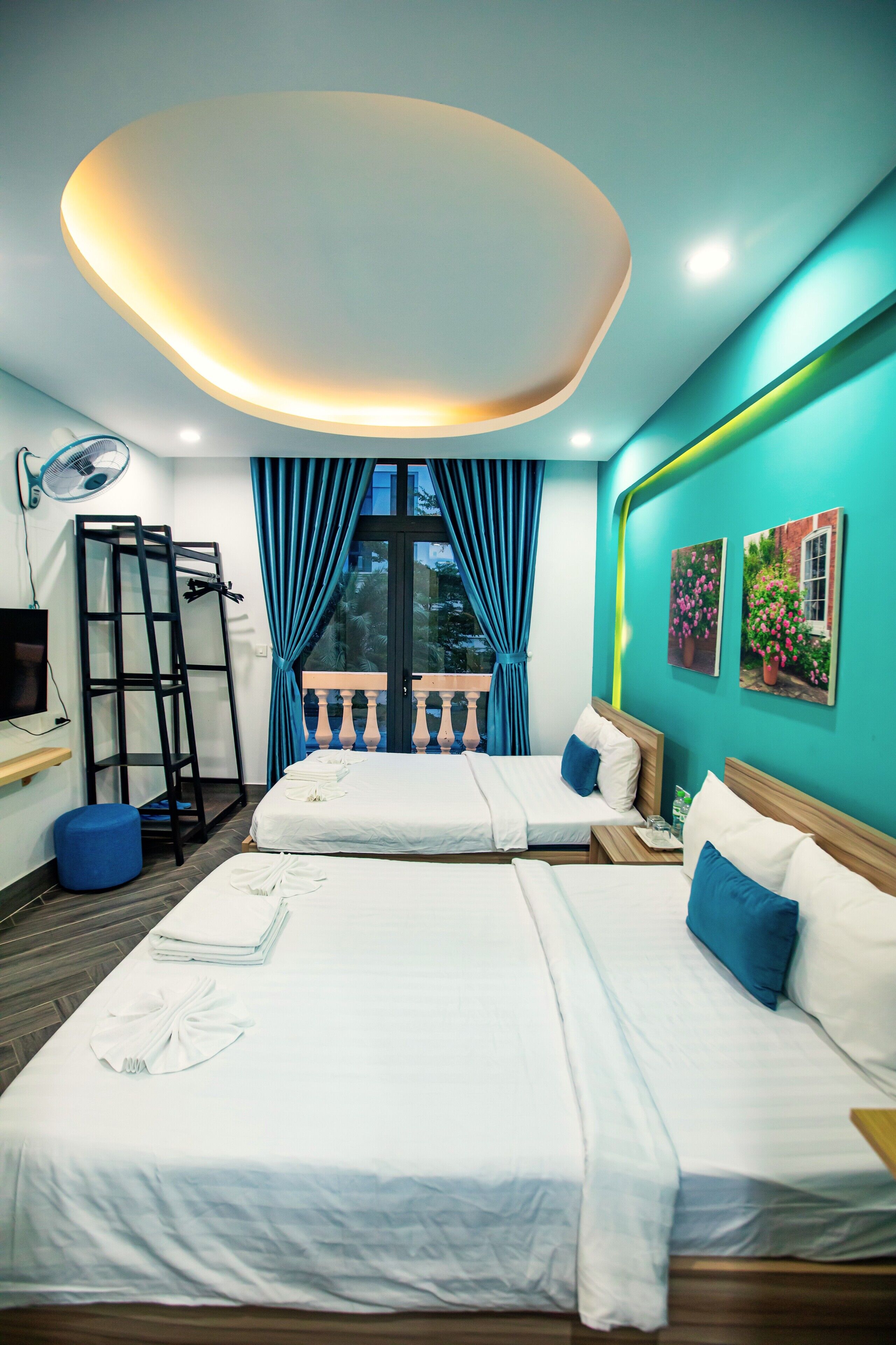 Com decoração personalizada, com mobília individualizada, secretária 