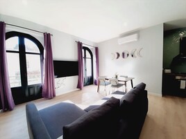 Apartamento Standard | Sala de estar | Smart TV 