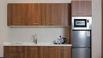 Quarto júnior | Cozinha privada | Geladeira, micro-ondas, cooktop, chaleira elétrica