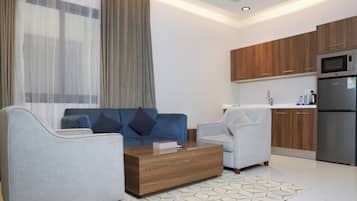 Quarto júnior | Área de estar | Smart TV 43 cm com canais a cabo, TV