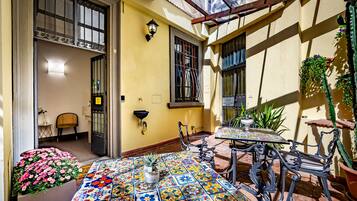 Pequeno-almoço inspirado na cozinha local diário (7 EUR por pessoa)