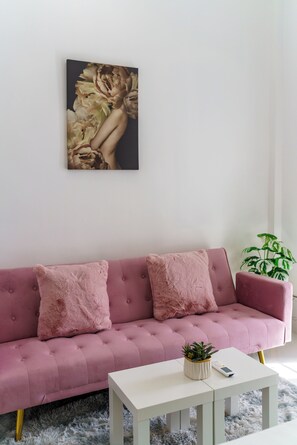3 Bedroom PoolVilla with Rooftop Terrace | Cofres nos quartos, individualmente decorados, escrivaninha
