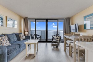 Apartamento em Condomínio Fechado, 1 quarto | Sala de estar