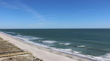 Apartamento em Condomínio Fechado, 1 quarto | Praia | Na praia