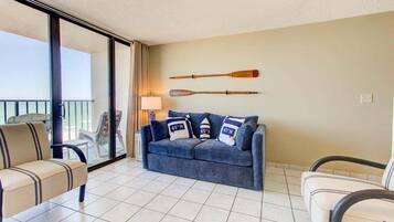 Apartamento em Condomínio Fechado, 1 quarto | Sala de estar