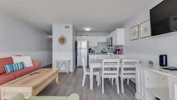 Apartamento em Condomínio Fechado, 1 quarto | Sala de estar