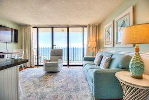 Condo, 2 quartos | Área de estar