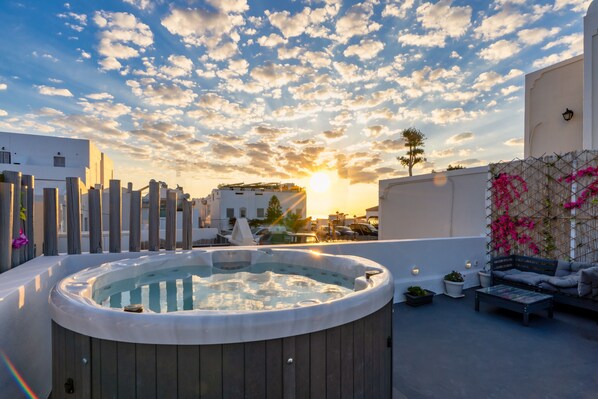 Strogili Suite | Terraço/pátio