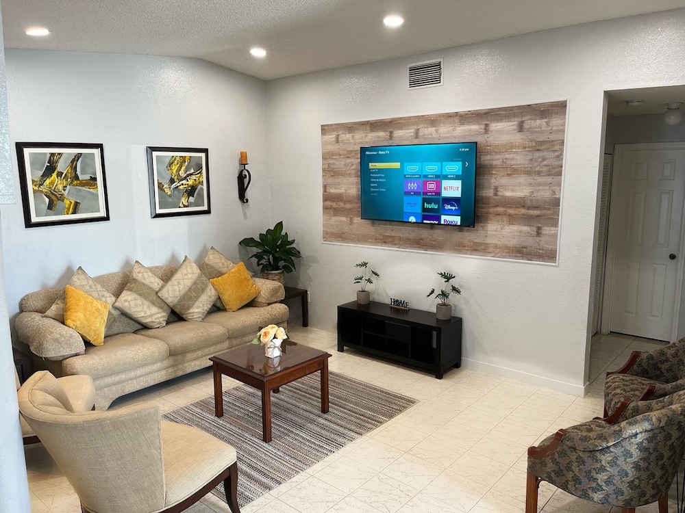 Amazing & Cozy Duplex Near Zoo Miami - Homestead, FL
