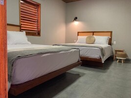 Quarto família | Escrivaninha, espaço de trabalho para notebook, Wi-Fi de cortesia