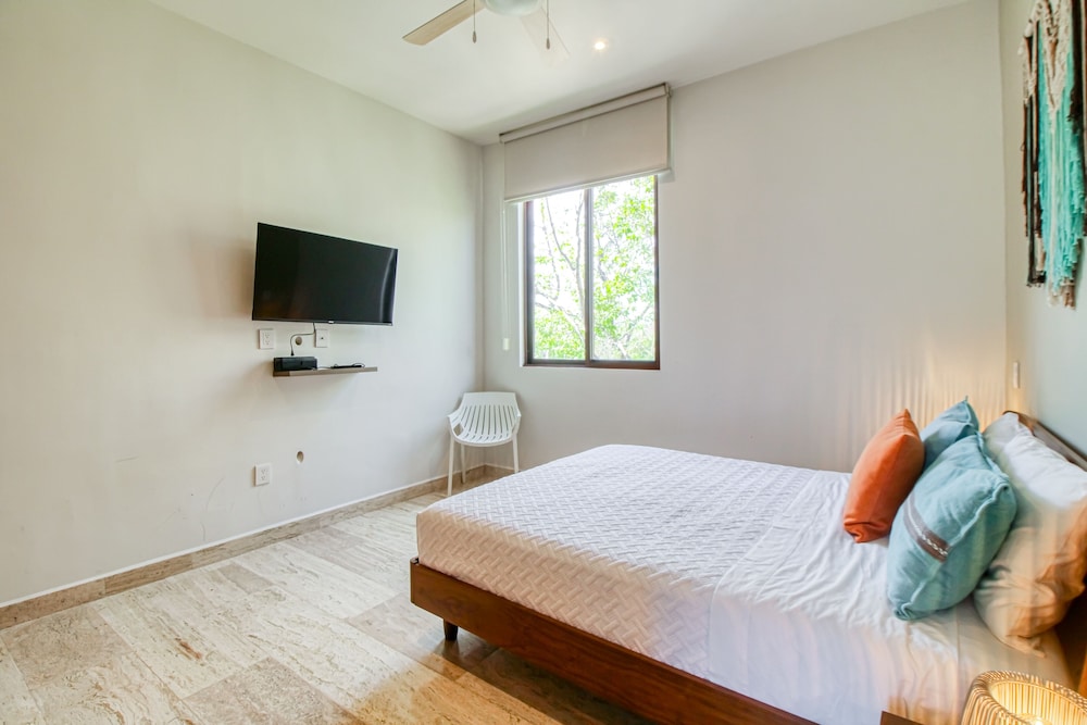 Tropical Retreat With A Balcony, Plunge Pool, Ac, And Lovely Views - Pool Access - Tulum