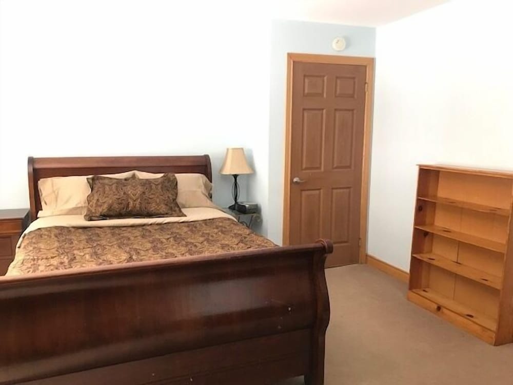Lakeside Luxury, 4 Bedrooms, 2 Bath, Sleeps 10. Outdoor Grill, Kayaks, Firepit. - Presque Isle, ME