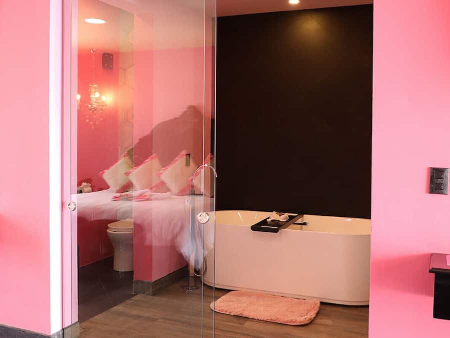 Quarto real | Banheiro | Secador de cabelo, roupões de banho, toalhas de banho