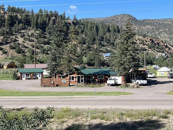 Aspen Ridge Cabins - South Fork, CO