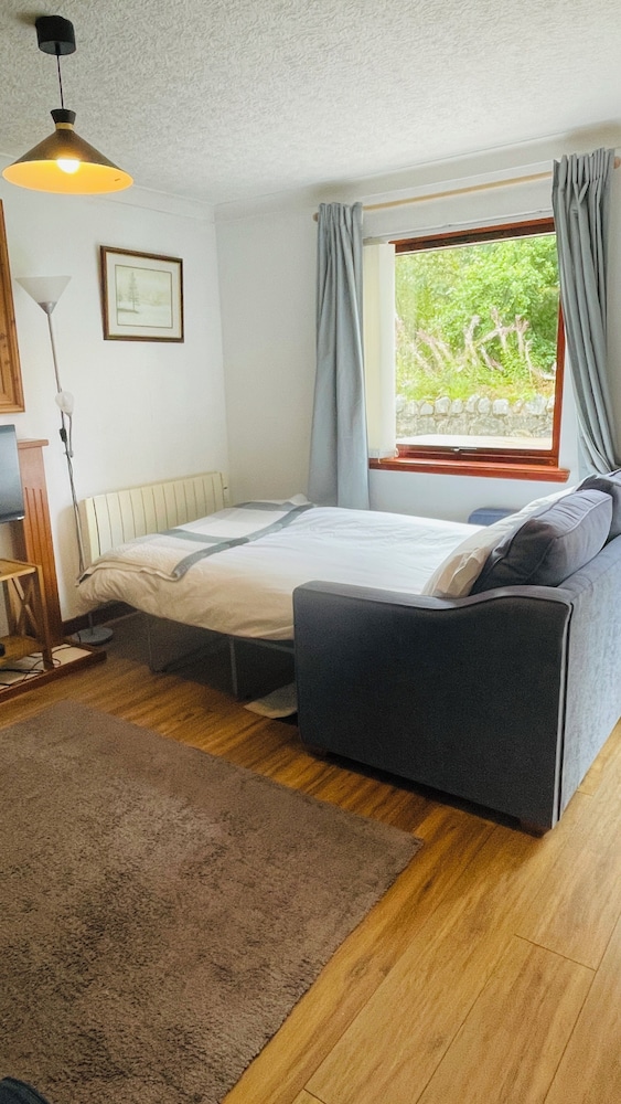Stylish Garden Flat Near Loch Ness - Drumnadrochit