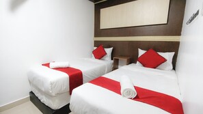 Minibar, secretária, Wi-fi grátis, roupa de cama fornecida