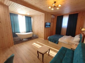 Quarto casal lua de mel | Roupas de cama premium, edredons de pluma, frigobar