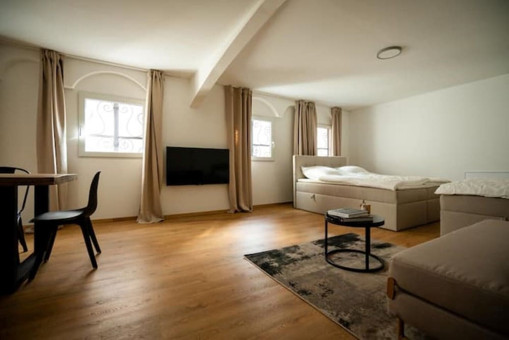 Old Town Apartment With 2 Bathrooms - Düsseldorf
