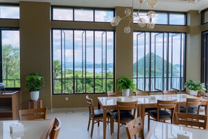 Pequeno-almoço tipo buffet diário incluído 