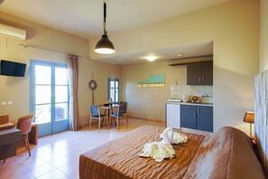 Com decoração personalizada, com mobília individualizada, secretária 