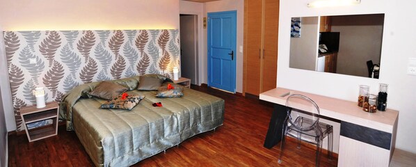 Com decoração personalizada, com mobília individualizada, secretária 