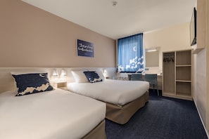 Quarto triplo | Escrivaninha, espaço de trabalho para notebook, quartos à prova de som