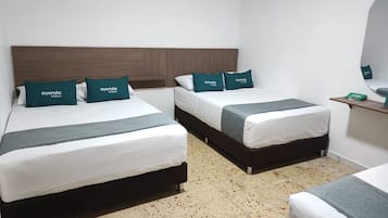 Quarto Quádruplo Standard | Ferro/tábua de engomar, Wi-fi grátis, roupa de cama fornecida
