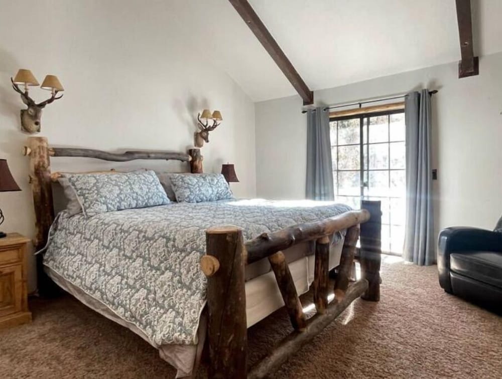 Centrally Located Large 3 Bedrm/available Ev Charg - Big Bear Lake, CA