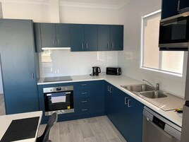 Chalé Exclusivo (Whale) | Cozinha privada | Um frigorífico/congelador grande, um micro-ondas, uma cafeteira/bule 