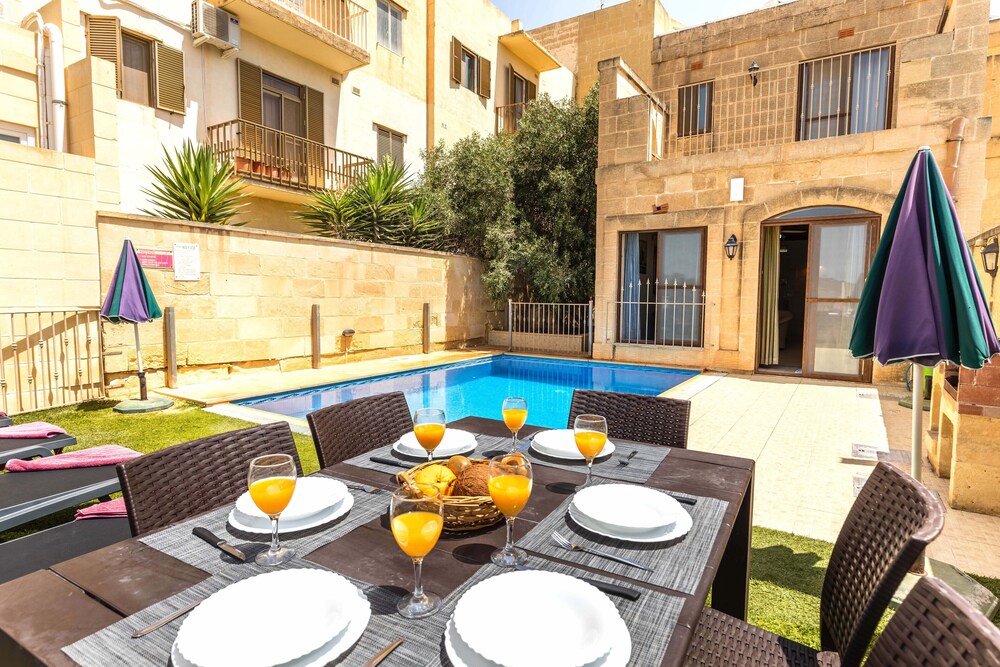 Ta Lucija 2 Bedroom Villa With Private Pool - Malta