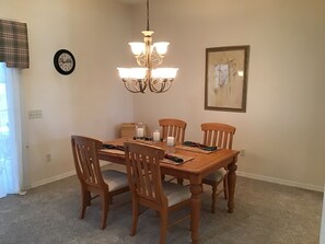 Casa, várias camas, lanai (alpendre havaiano), vista para o jardim | Restaurantes