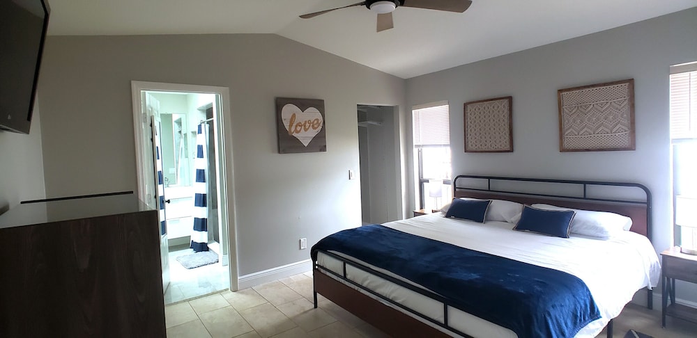 Hidden Gem Home in Sarasota w/ amenities by UTC Mall and Siesta Key ...