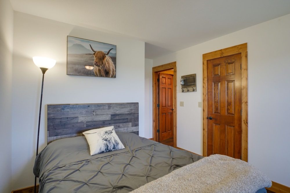 Rustic Missouri Vacation Rental W/ Hill Views! - Greenfield, MO