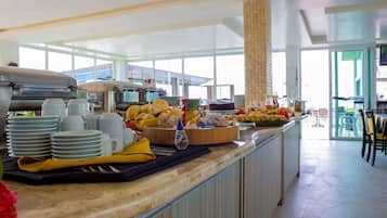 Pequeno-almoço tipo buffet diário incluído