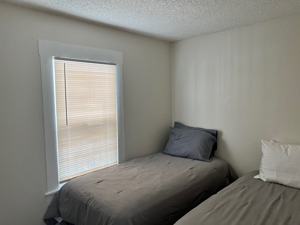 Cozy Lbc House - Carson, CA