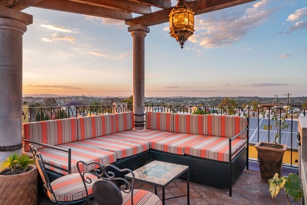 Casa Esperanza, 2br Designer Charm + Rooftop Views - San Miguel de Allende