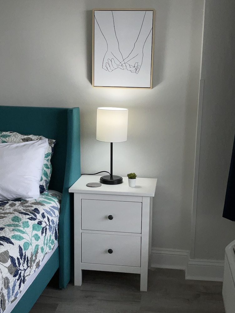 New Upscale Reno, Introductory Rates, Oceanfront, King Bed, 65” Tv, *Location! - 머틀 비치