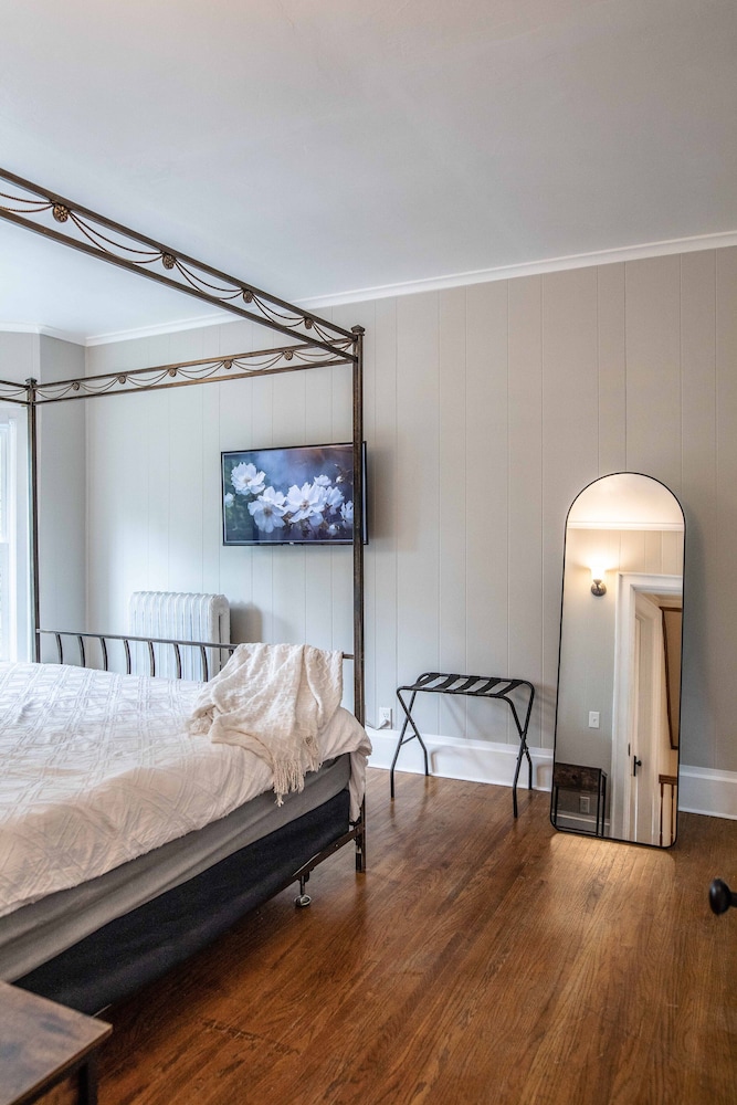 Beautiful Home For The Whole Family! Prime Location For Experiencing Buffalo! - バッファロー, NY