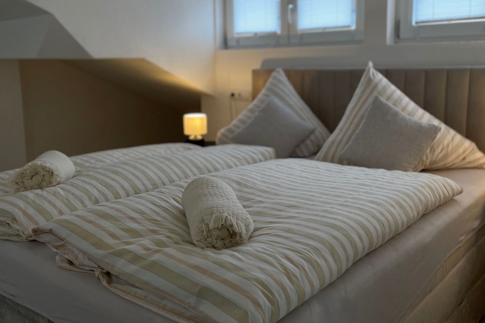 Vacation Apartment (63 M²) For Up To 4 People. Living Room With Sofa Bed, Kitchenette, Separate Bedroom, Terrace - Bad Reichenhall