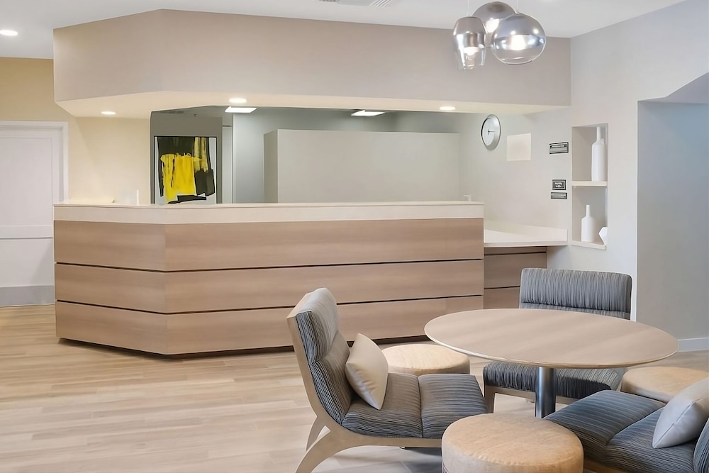 Affordability Meets Comfort! Outdoor Pool & Free Parking! Near Modern Art Museum - Texas