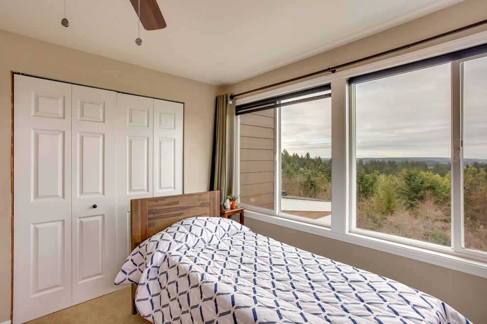 Washington Vacation Rental w/ Hot Tub Near Tacoma - University Place | Vrbo