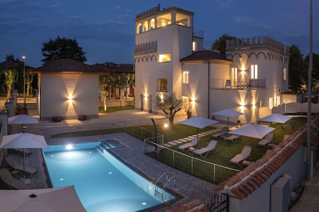 Exterior. Villa Bernasconi - camere e ristorante -