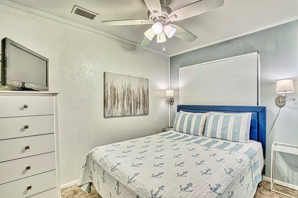 Ocean Front Condo With Resort Amenities, Short Walk To Beach - Hilton Head Island, SC