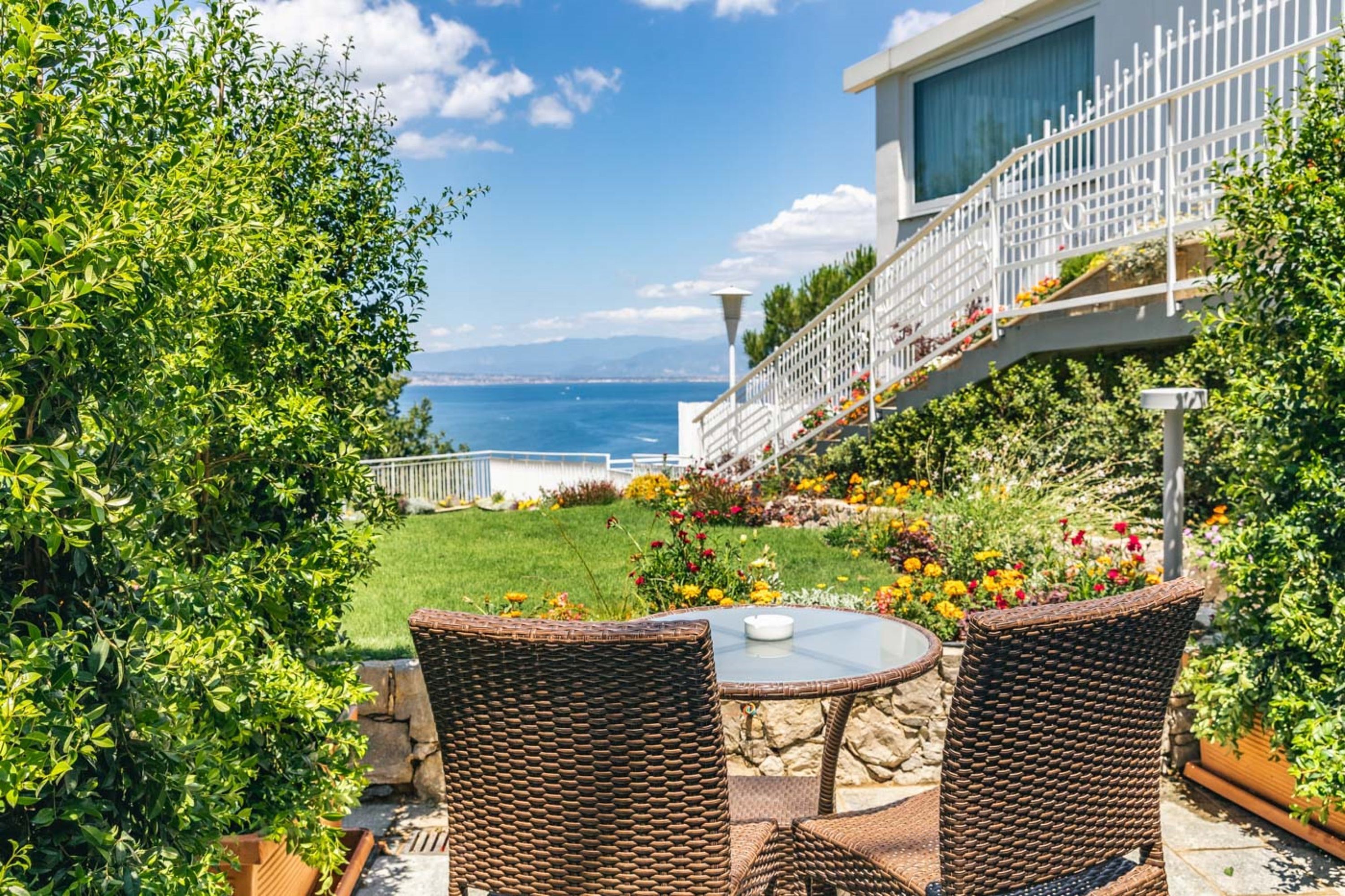 Villa, fumadores | 12 quartos 