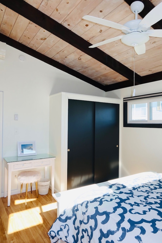 Adorable Ocean Block Beach Condo - Dewey Beach, DE