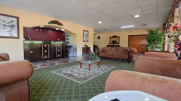 Countryside Inn & Suites - Broken Bow, OK